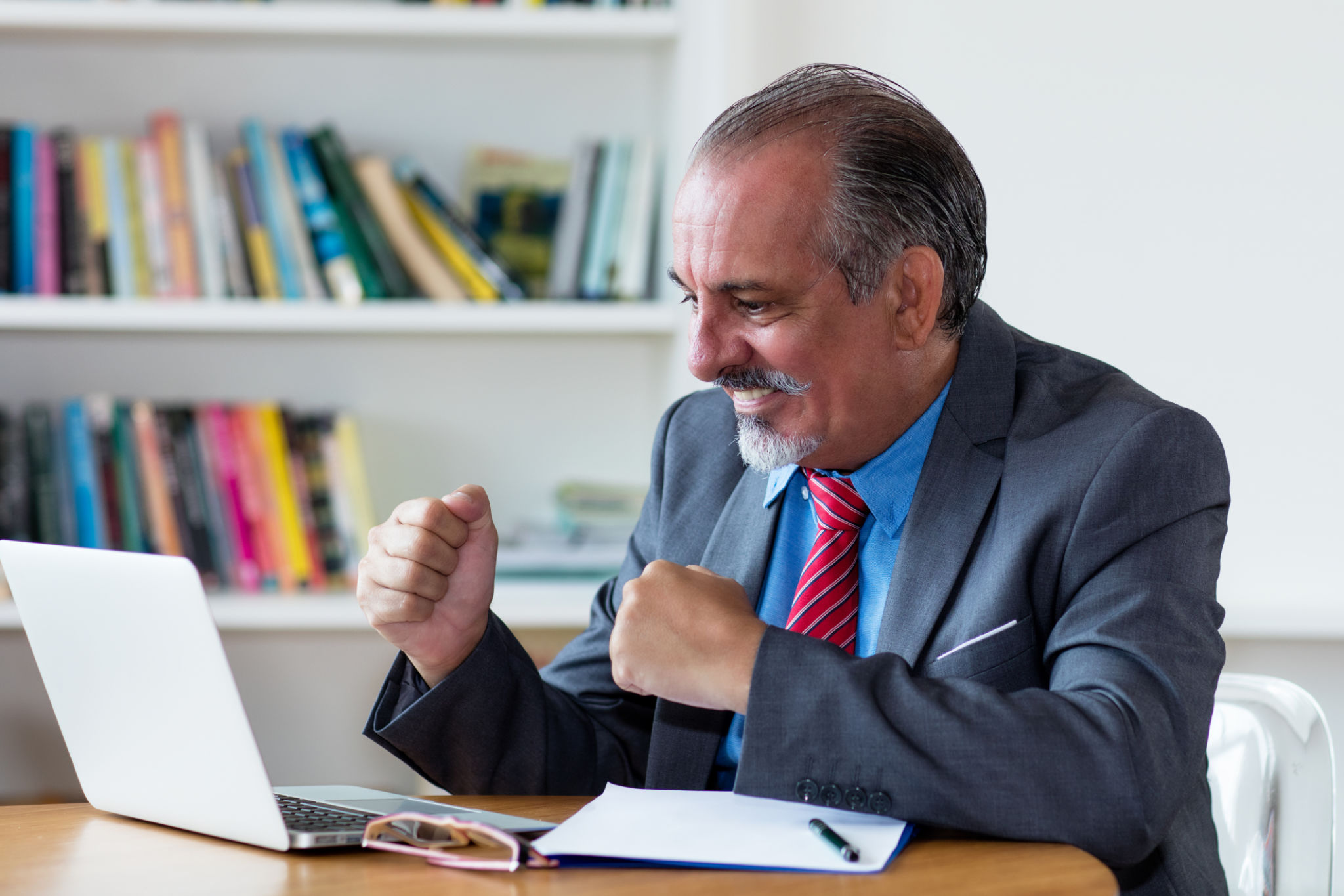 Live Charity Auctions: What to Sell? | Helping Hand Group