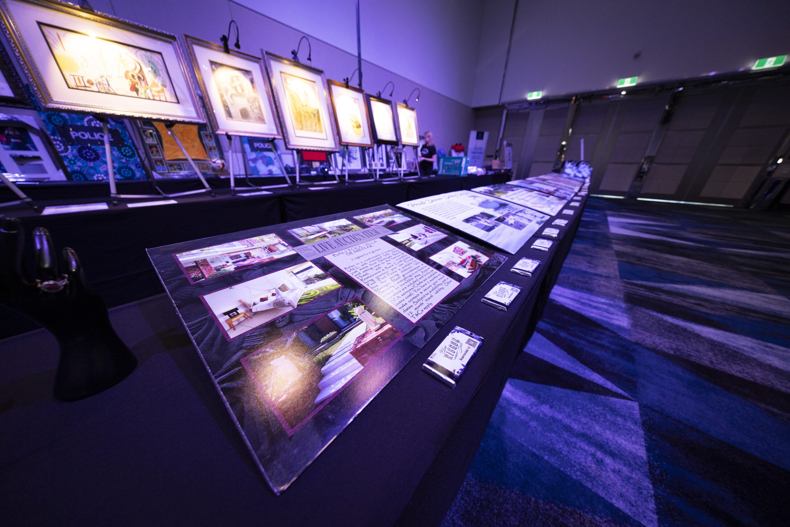Expert Tips: How To Display Silent Auction Items?
